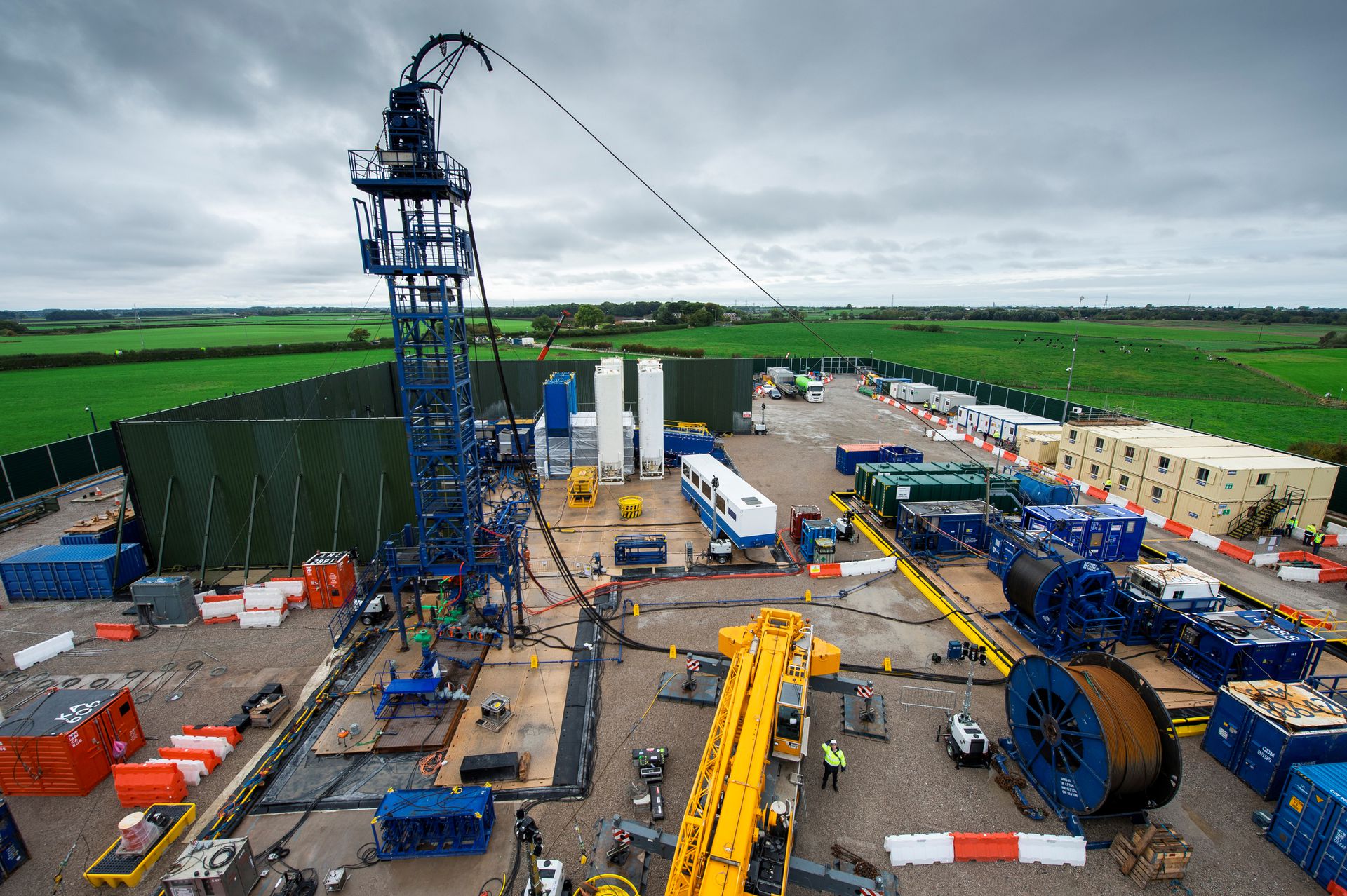 Ban on gas fracking in England lifted in push for energy independence ...