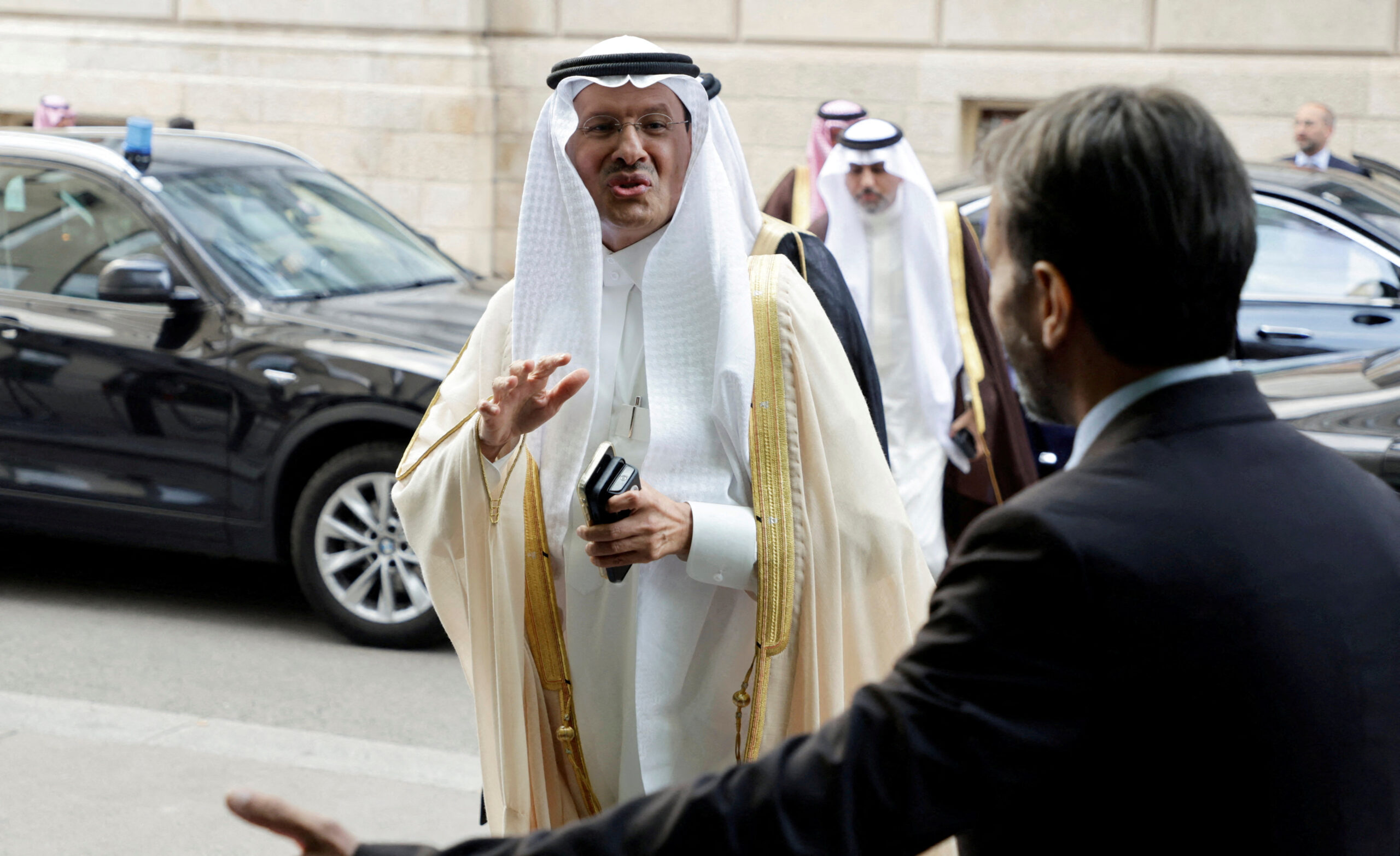 Saudi Arabia says new oil cuts show teamwork with Russia is strong ...